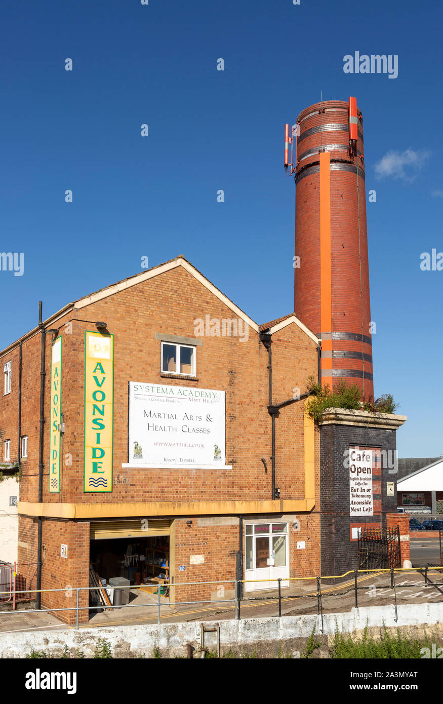Old disused red brick industrial chimney by River Avon bridge, Melksham ...