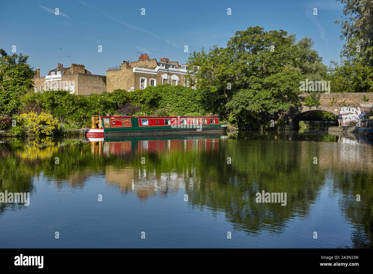 English longboat hi-res stock photography and images - Alamy