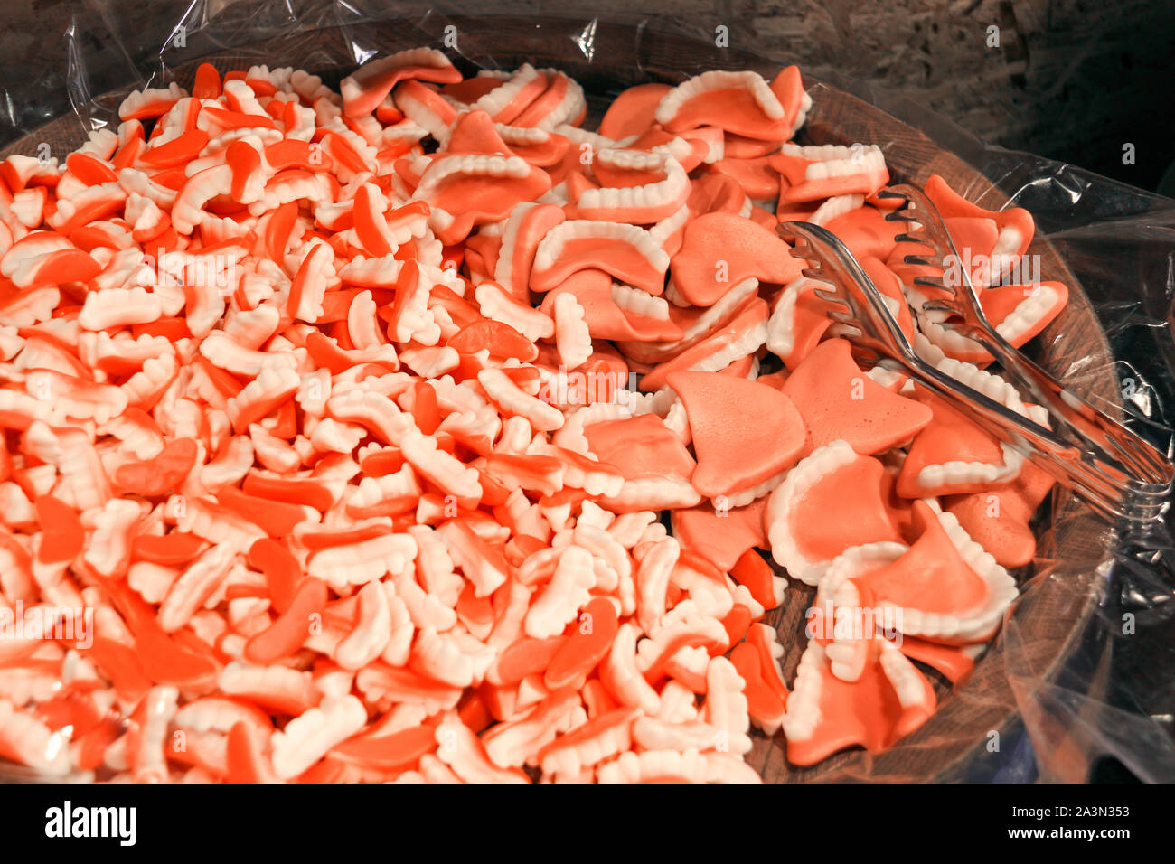 Old dentures false teeth hi-res stock photography and images - Alamy