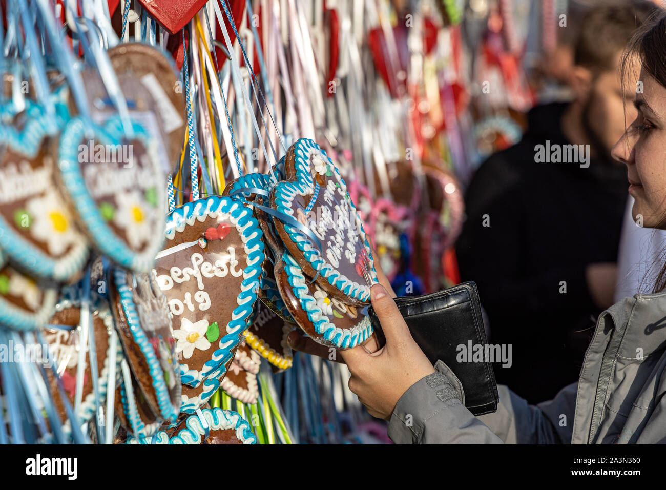 typical gingerbread hearts at the oktoberfest in munich - greetings ...