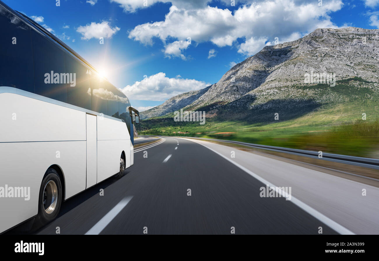 Unbranded white bus rushes along a highway Stock Photo - Alamy