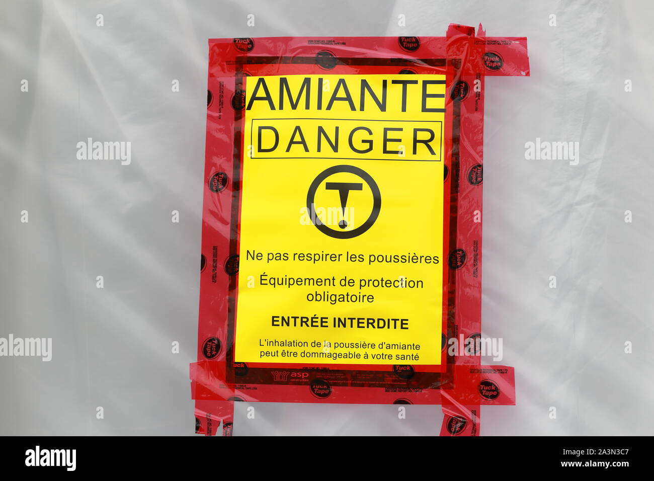Asbestos hazard warning sign hi-res stock photography and images - Alamy