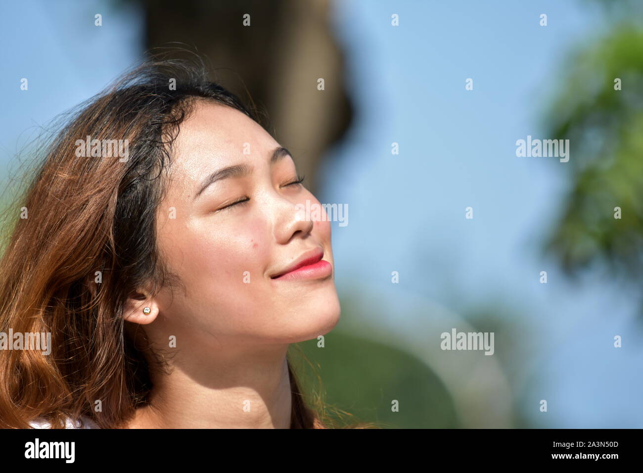 Young woman looks wonder hi-res stock photography and images - Alamy
