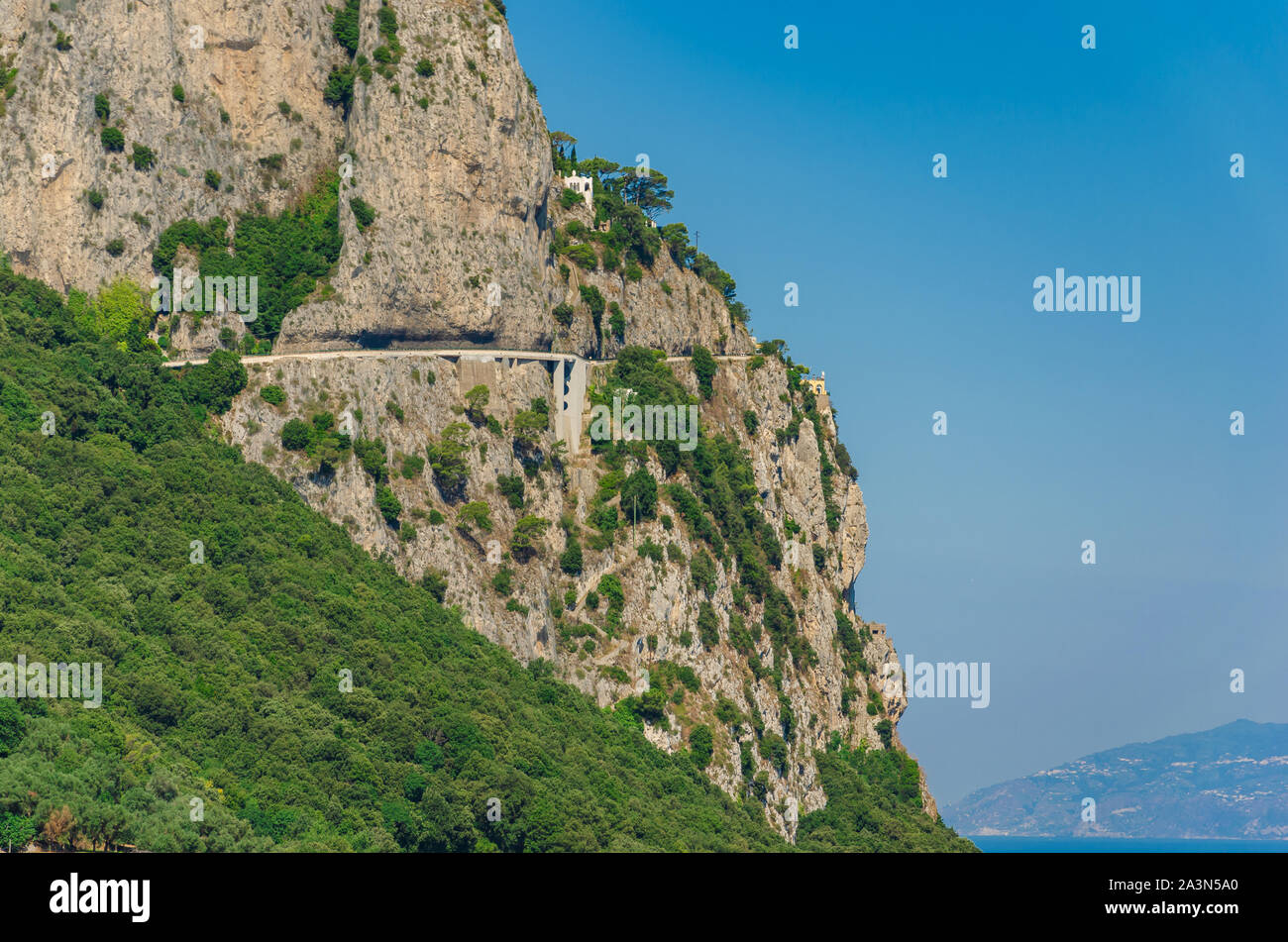 Houses cliff capri island hi-res stock photography and images - Alamy