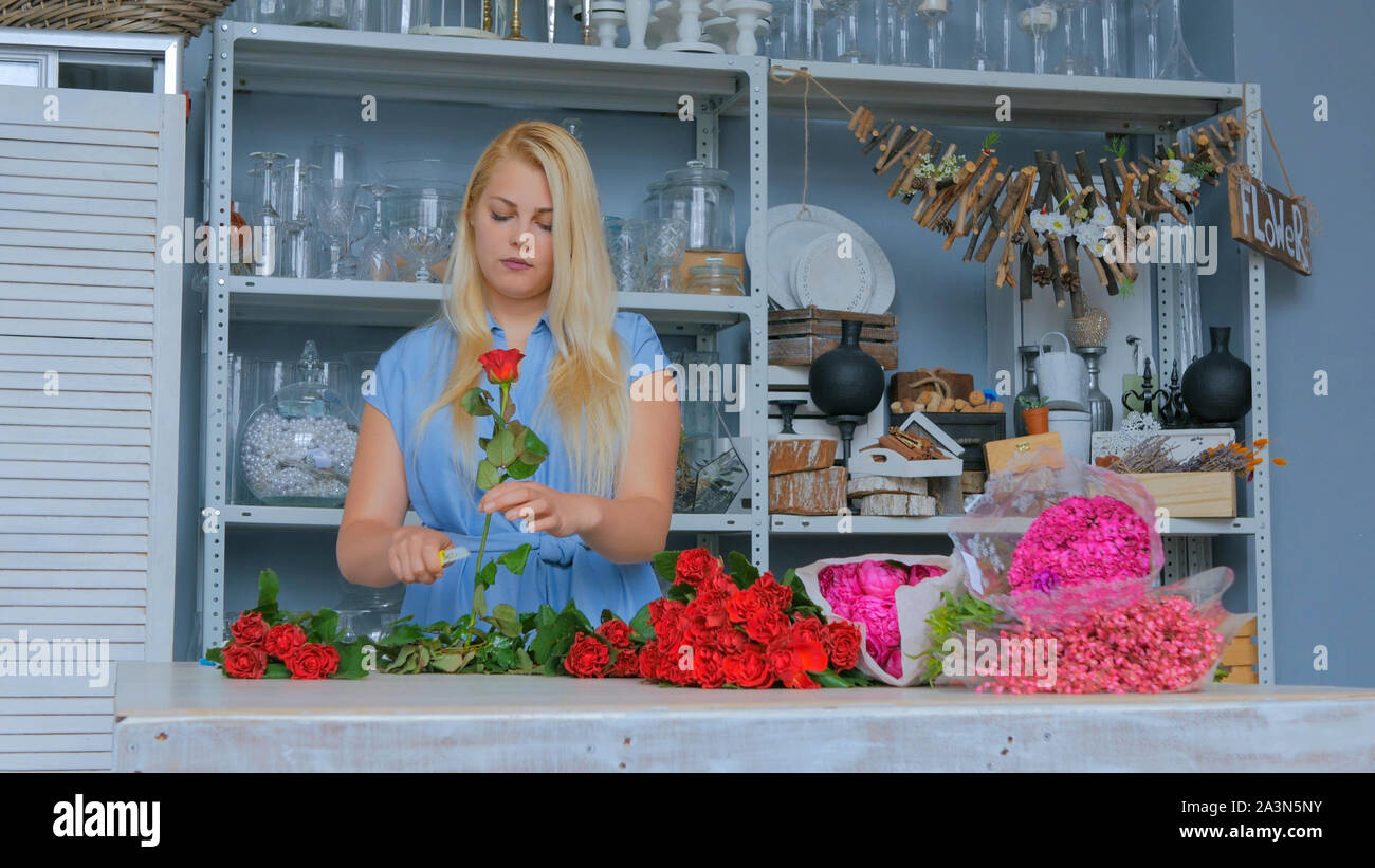 Professional florist working with flowers at studio Stock Photo - Alamy