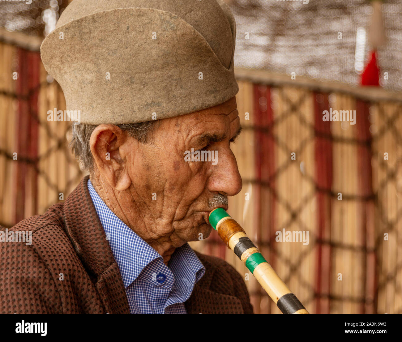 Iran traditional instrument hi-res stock photography and images - Alamy