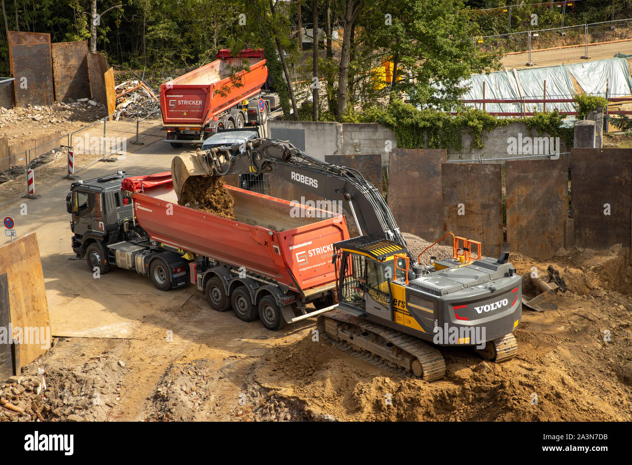 Construction work, dredging a construction pit for a residential ...