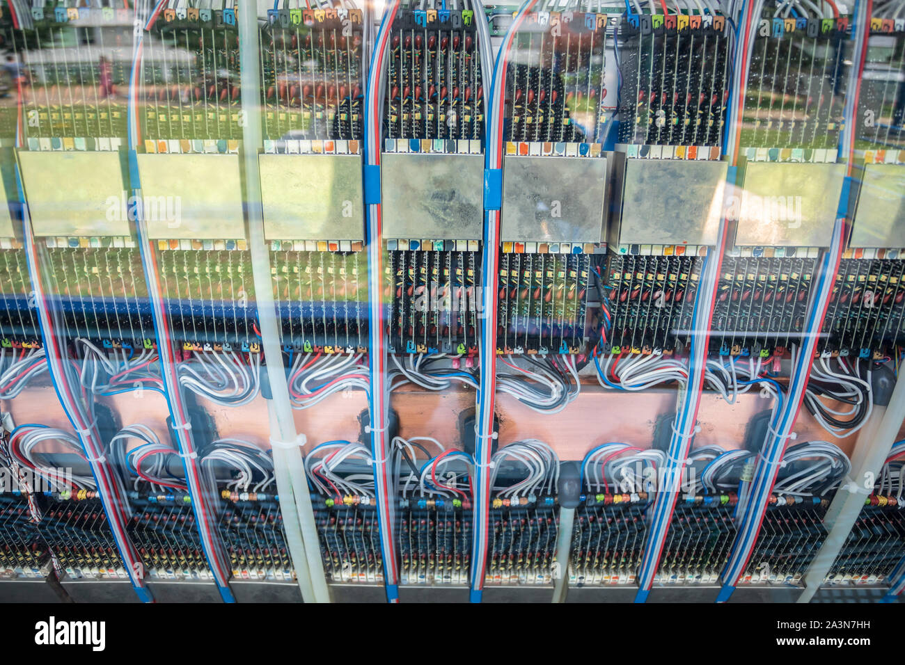 Electronic circuits hi-res stock photography and images - Alamy