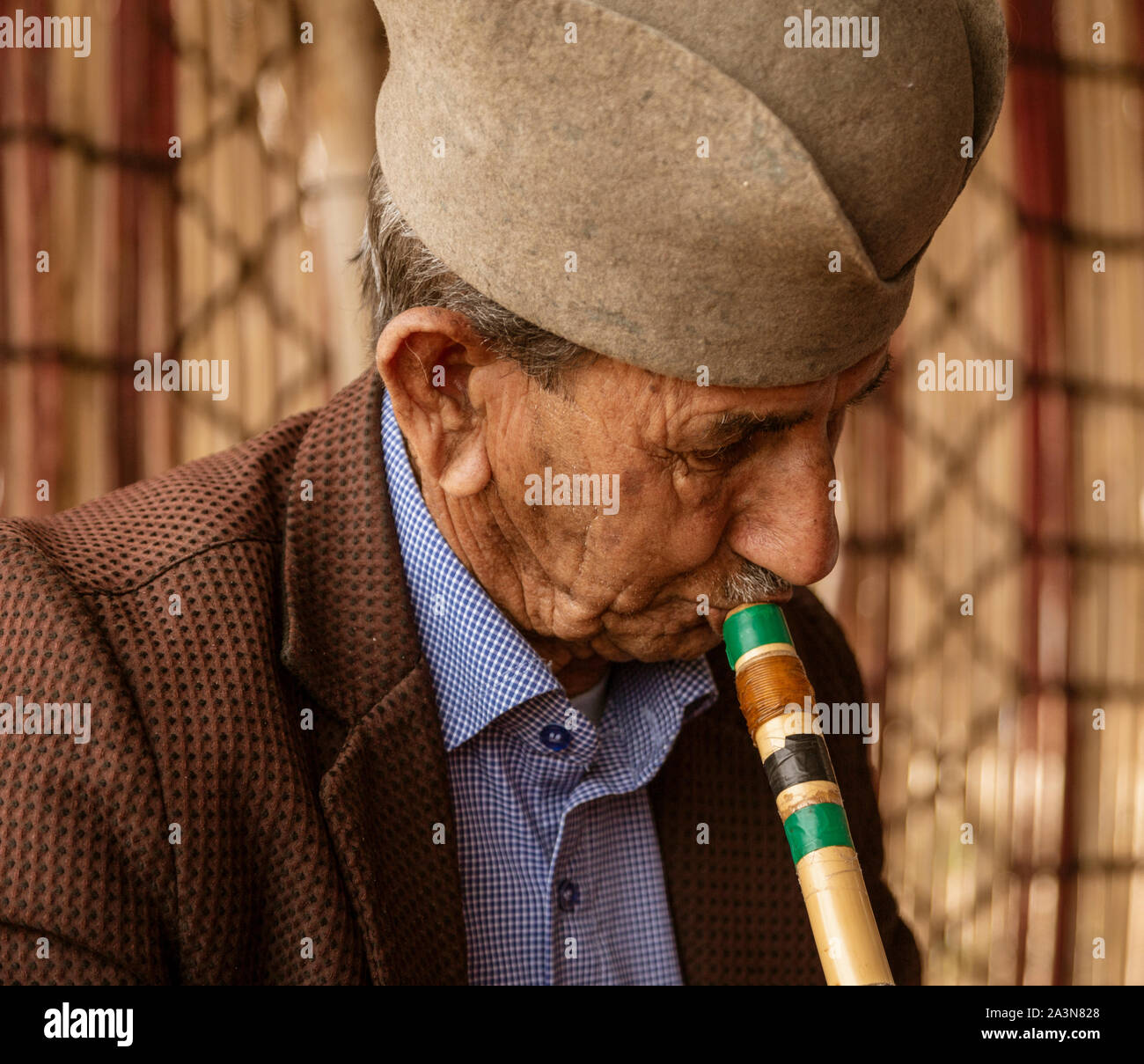 Iran traditional instrument hi-res stock photography and images - Alamy