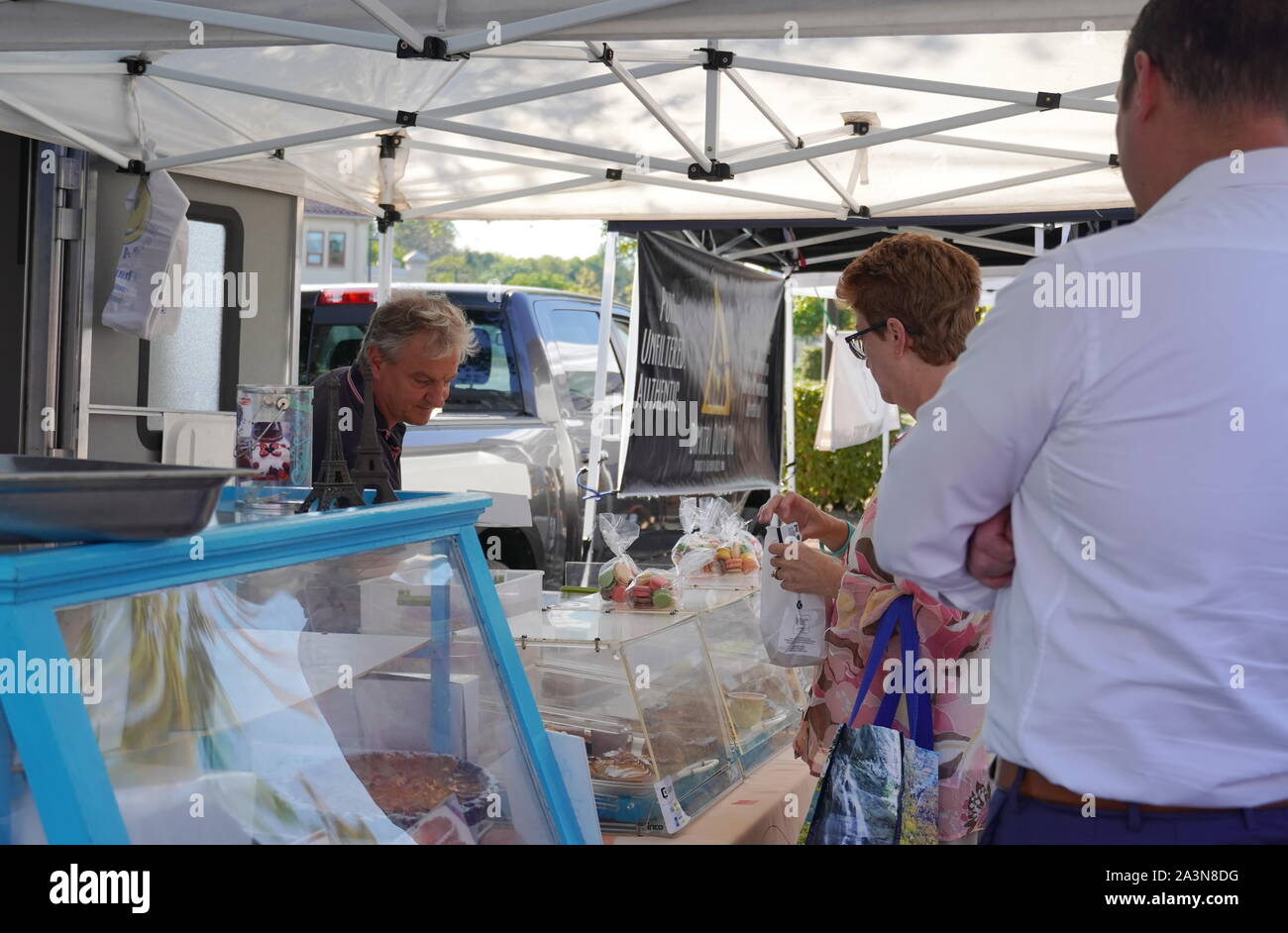 French farmers market hi-res stock photography and images - Alamy