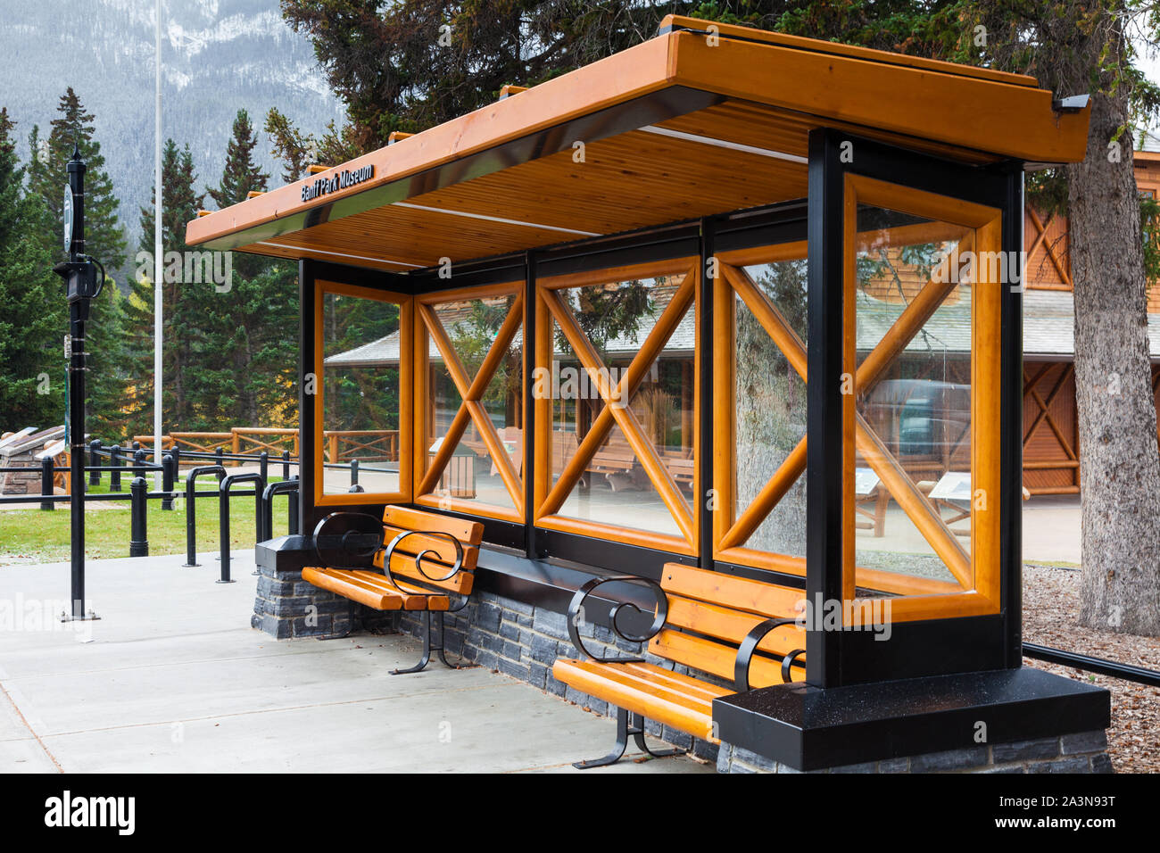 Bus stop shelter hi-res stock photography and images - Alamy