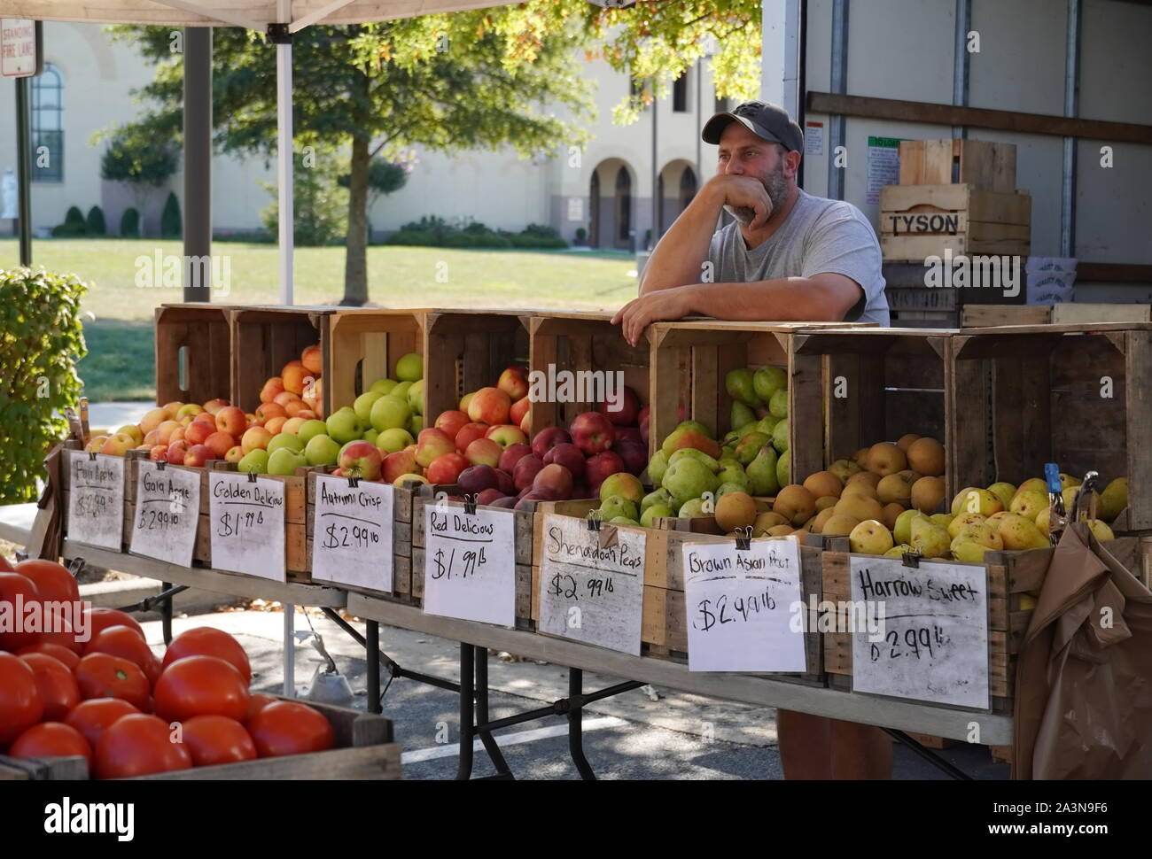 Farmers market farm products hi-res stock photography and images - Alamy