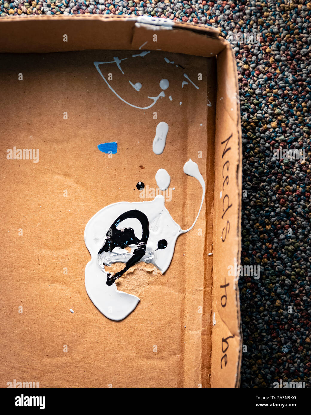 Spilled paint hi-res stock photography and images - Alamy