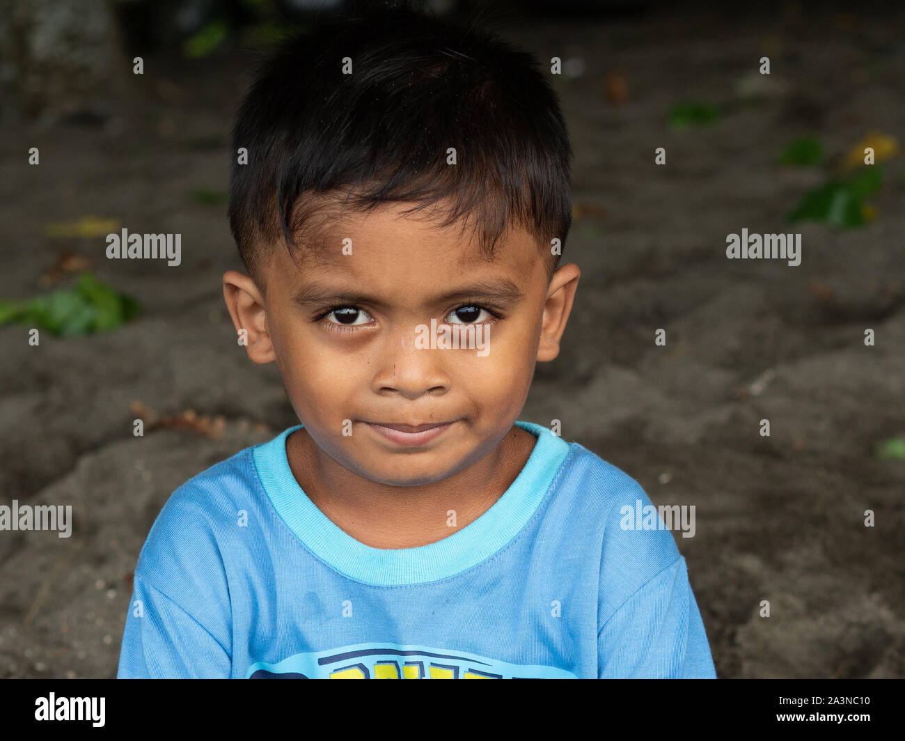Little boy looking directly to the camera Stock Photo - Alamy