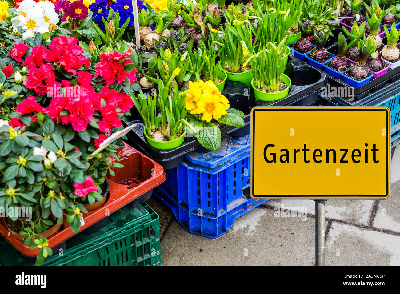 Garden time German sign Stock Photo - Alamy