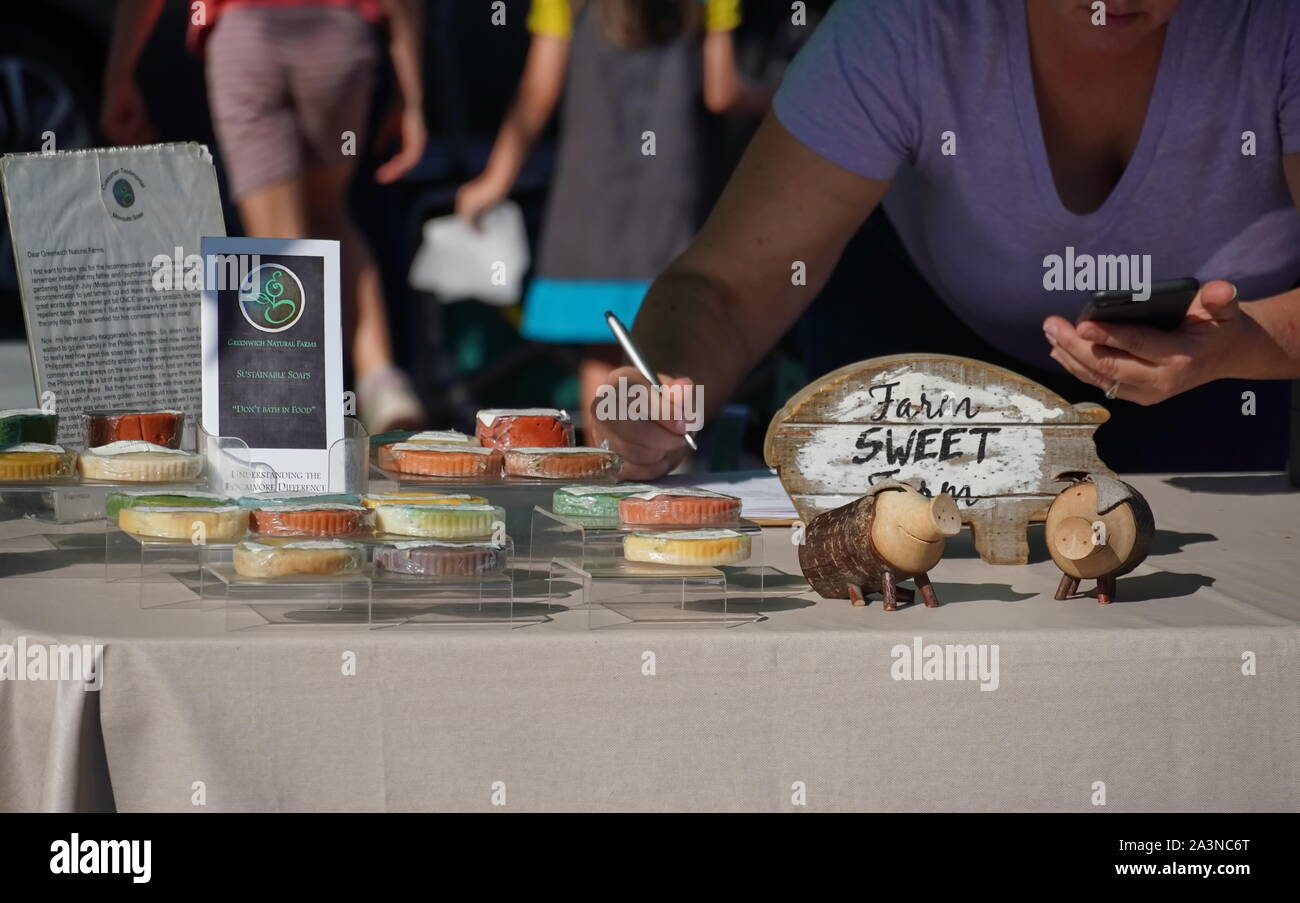 Booths stalls vendors buying selling hi-res stock photography and ...