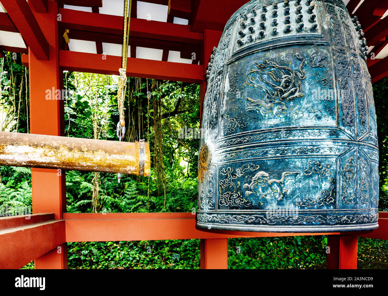 Japanese temple bell High Resolution Stock Photography and Images - Alamy
