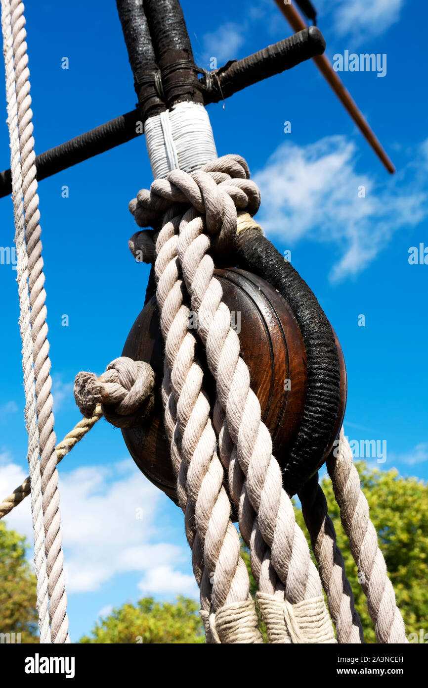 Rigging on old sailing ship Stock Photo - Alamy