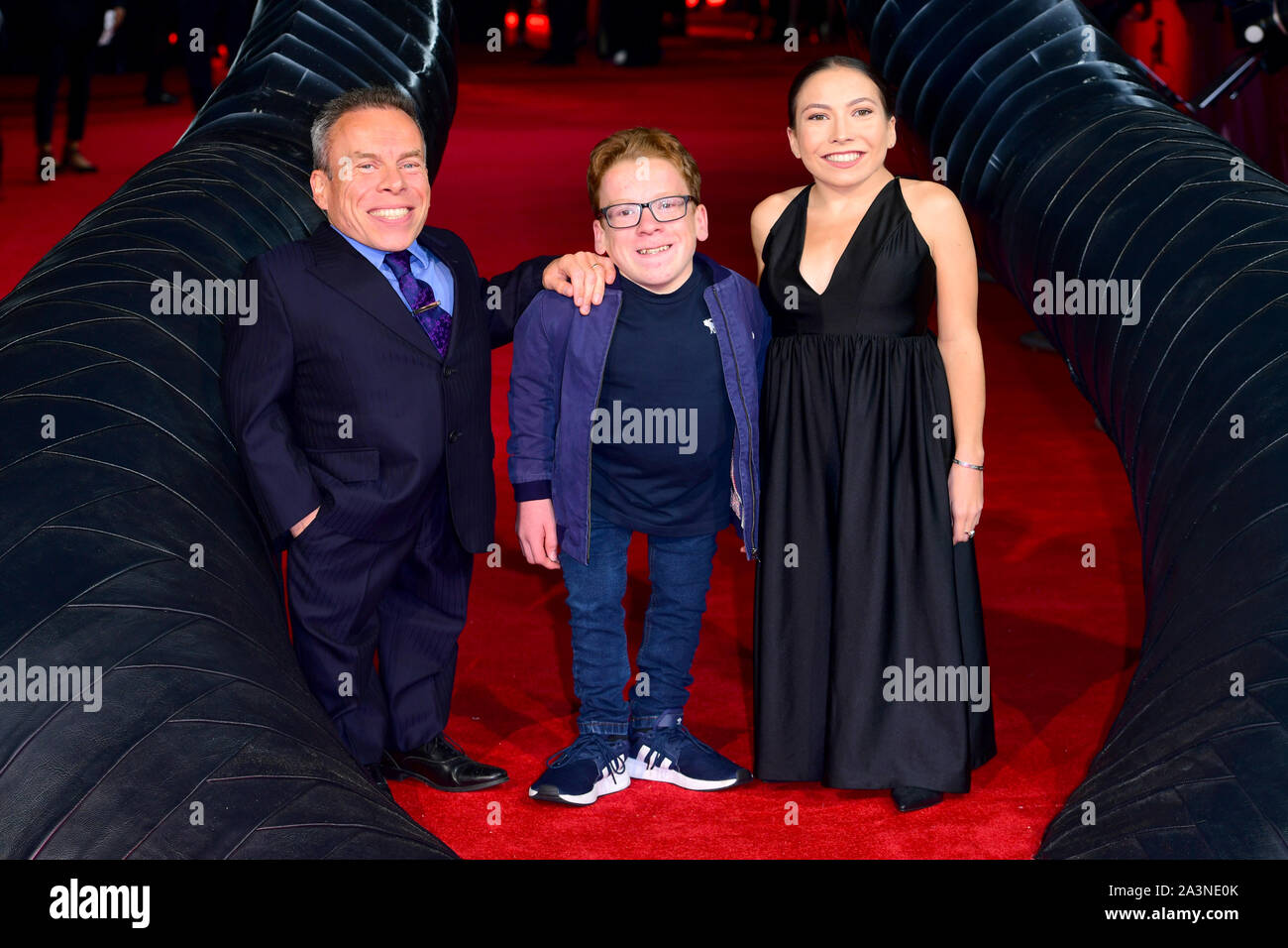Warwick Davis (left) with with daughter Annabelle Davis (right) and son ...