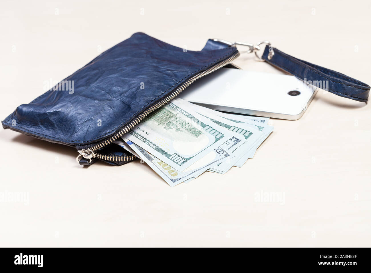 Open purse bag hi-res stock photography and images - Alamy