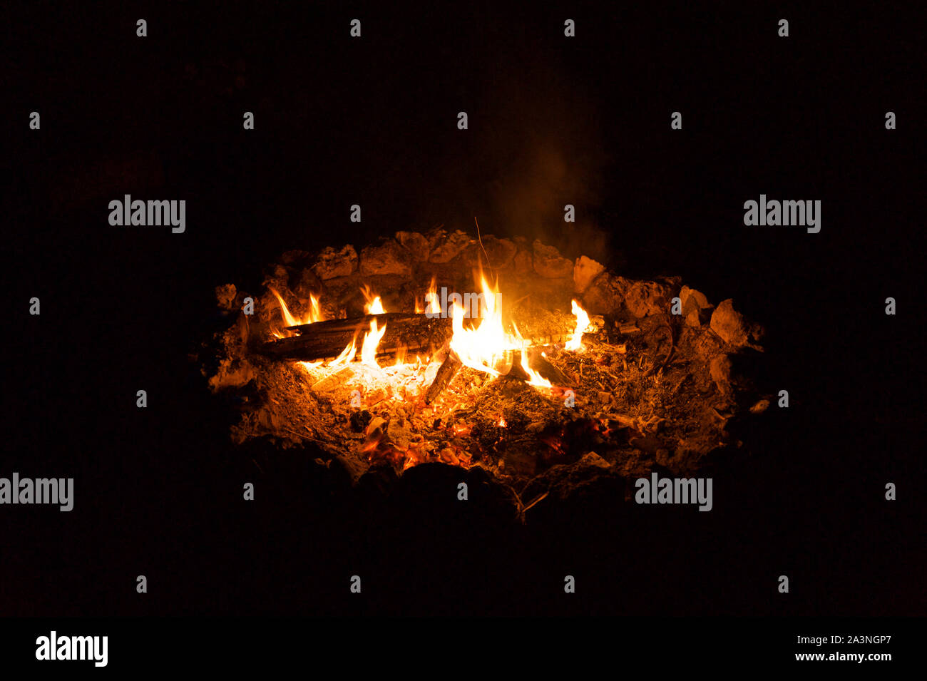 Burnt embers circle hi-res stock photography and images - Alamy