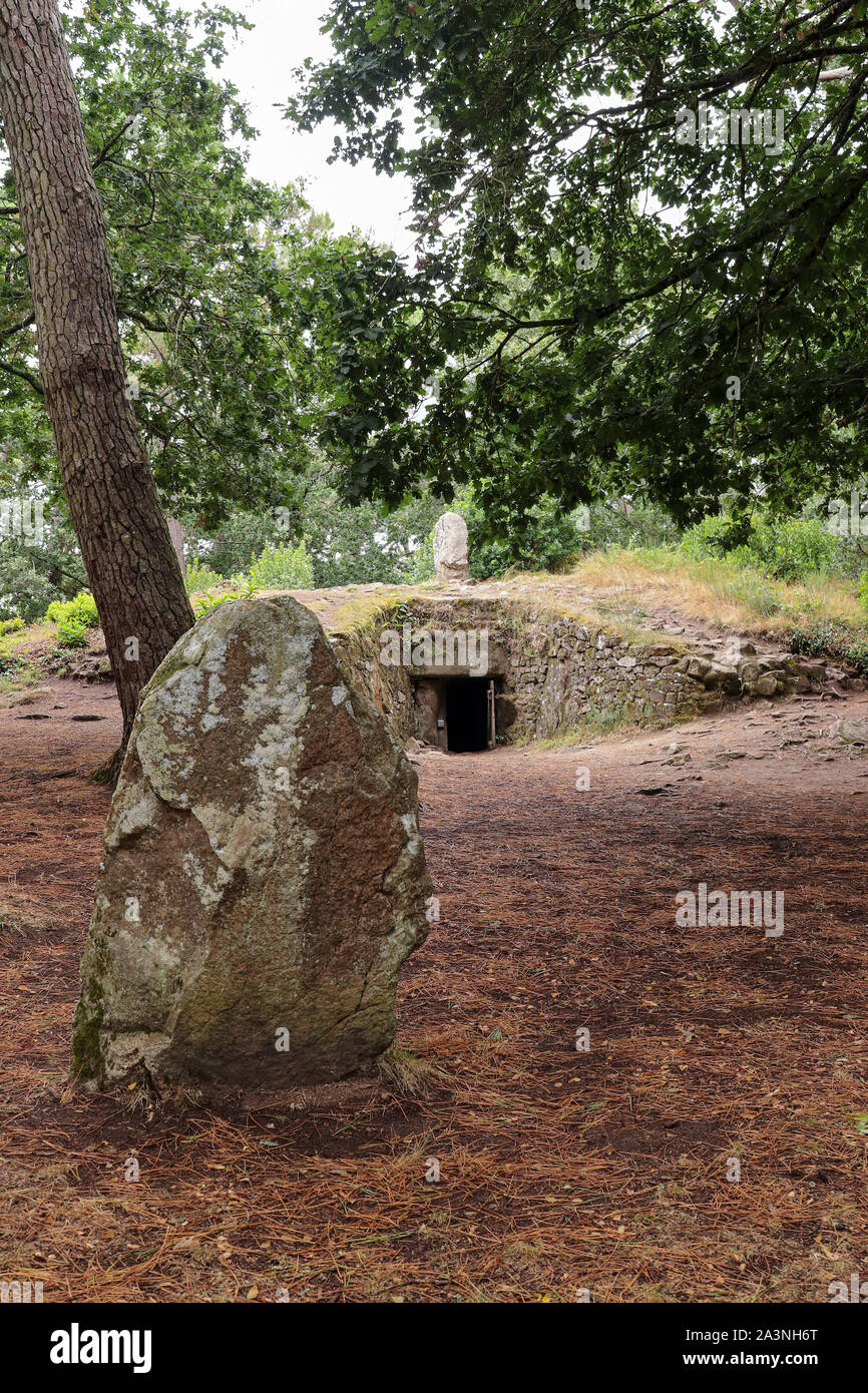 Ancient tumulus hi-res stock photography and images - Alamy