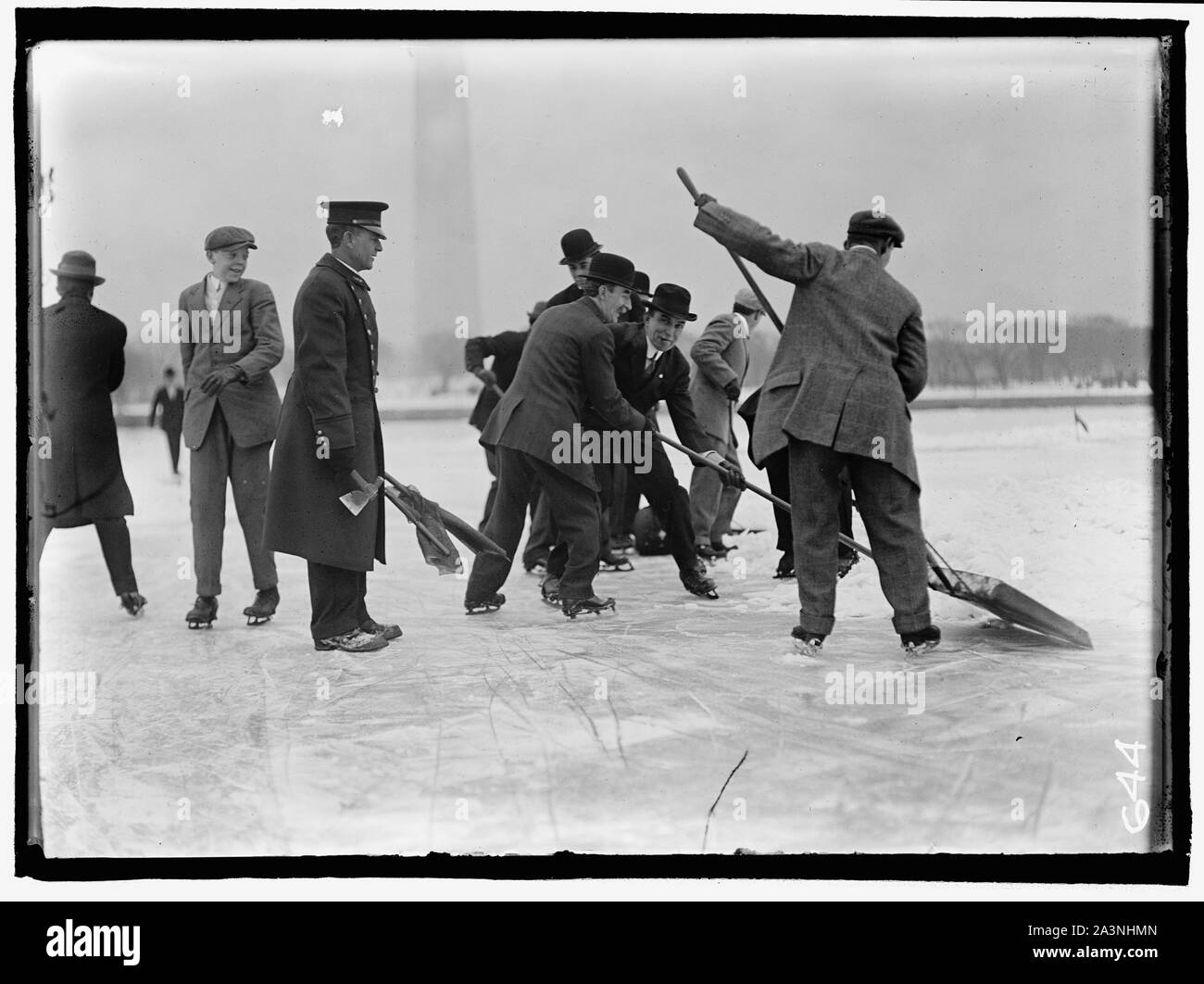 Group ice skating hi-res stock photography and images - Alamy