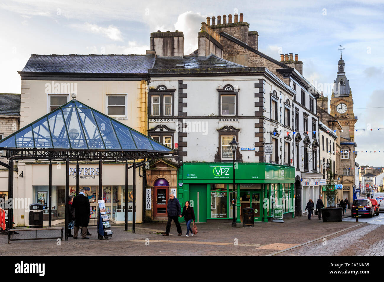 kendal town centre, lake district national park, cumbria, england, uk ...