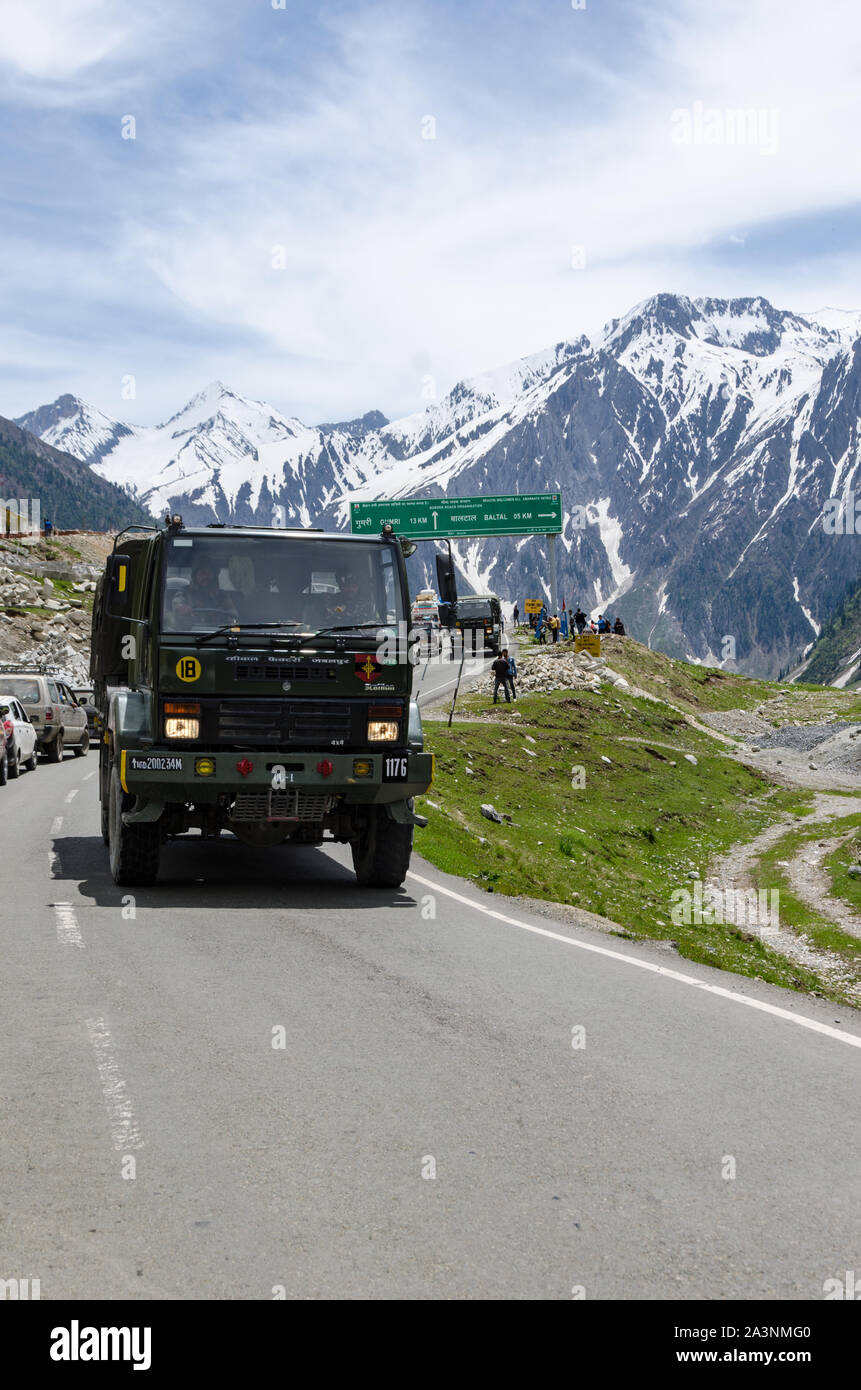 Tourist taxis patiently wait in queue as Indian Army convoy of trucks ...