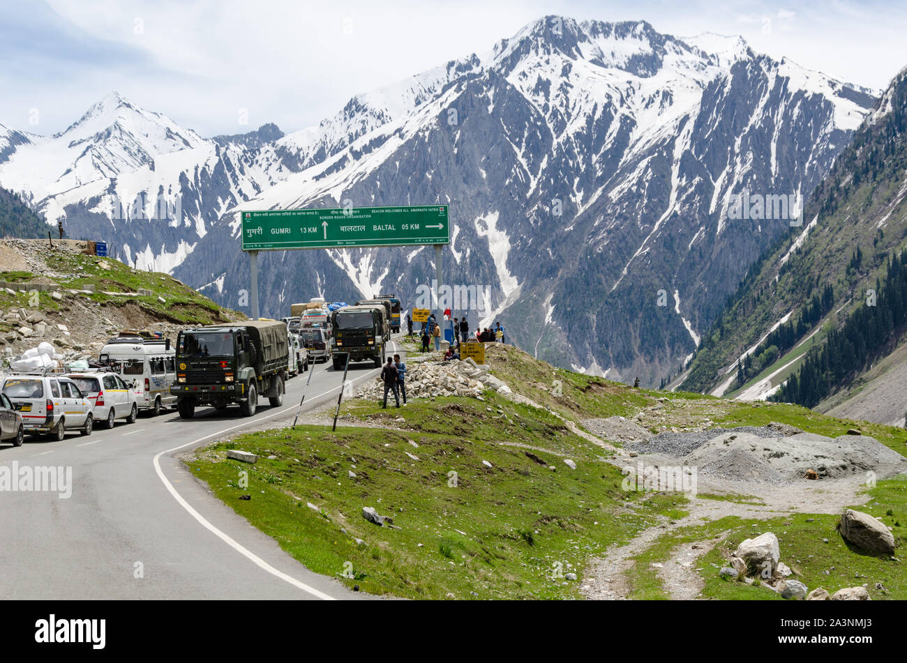Indian army vehicles hi-res stock photography and images - Alamy
