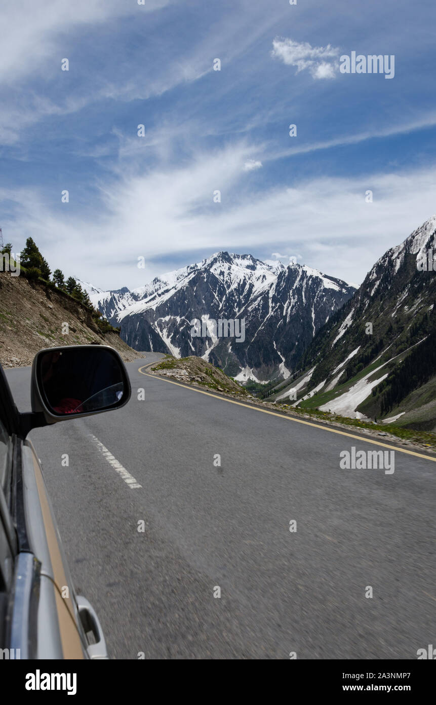 National highway 1 from srinagar to leh hi-res stock photography and ...