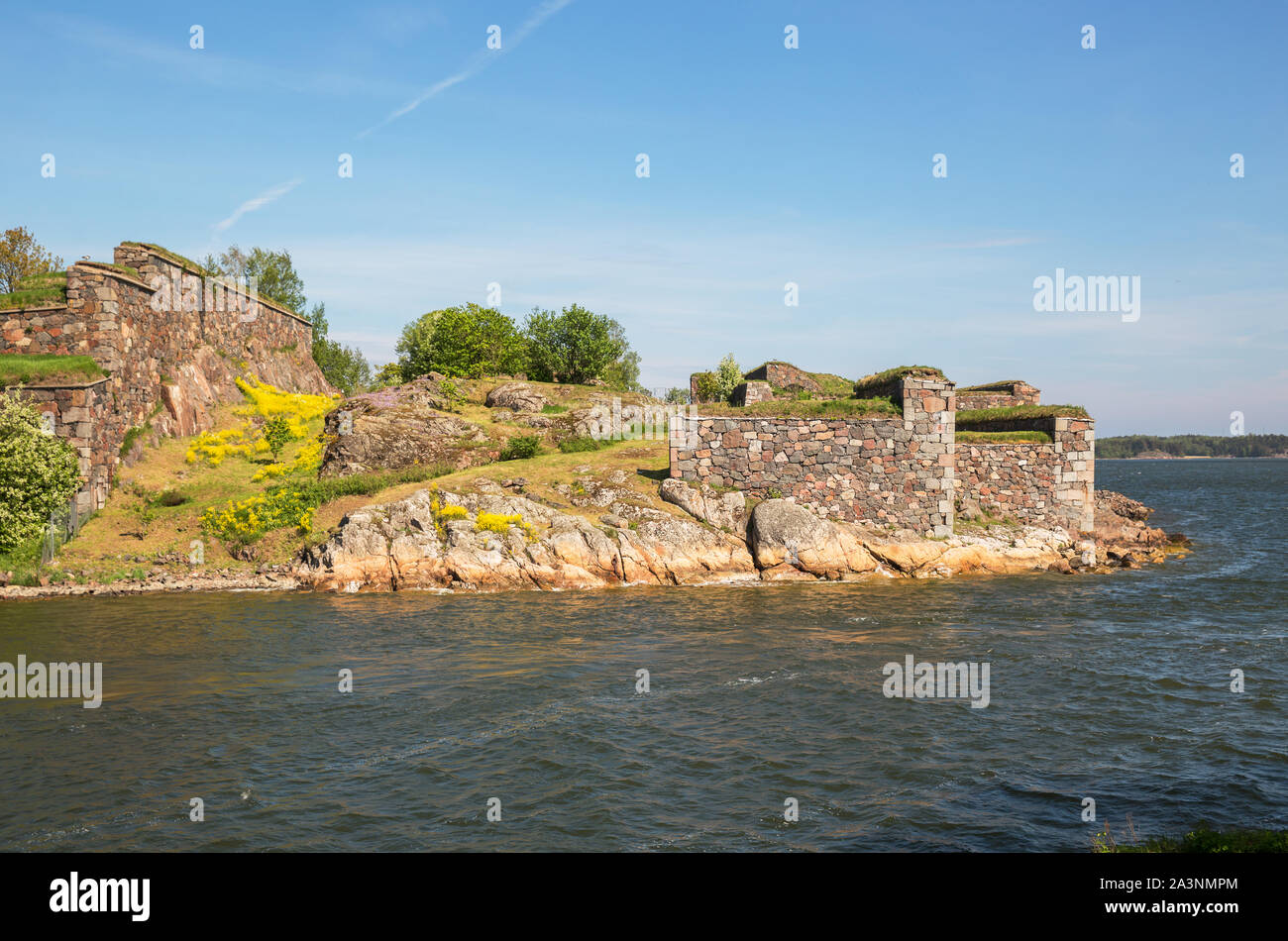 Coastal fortifications of the island of Iso Mustasaari, Suomenlinna (or ...