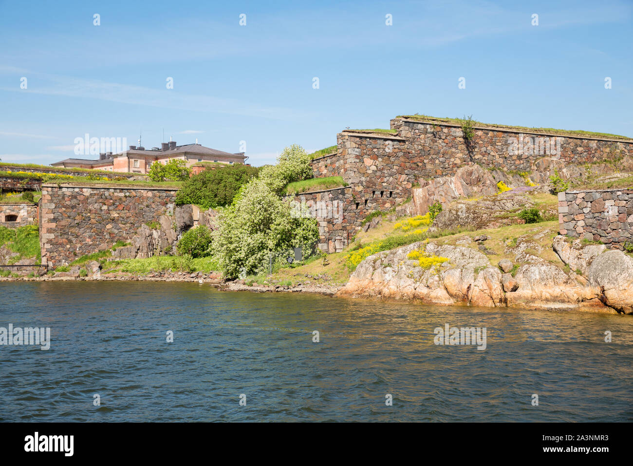 Coastal fortifications of the island Iso Mustasaari and Commandant's ...