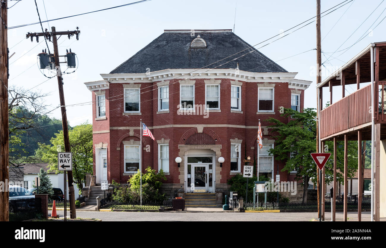 City of sistersville hi-res stock photography and images - Alamy