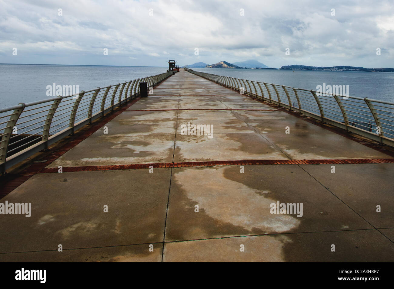 Pontile di bagnoli hi-res stock photography and images - Alamy