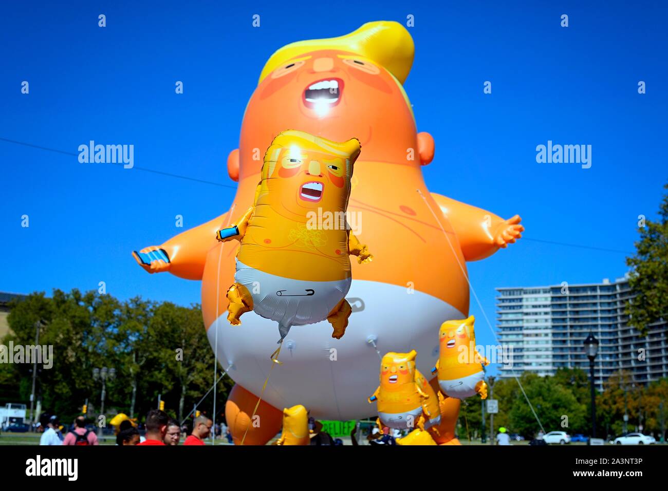 Baby trump balloons hi-res stock photography and images - Alamy