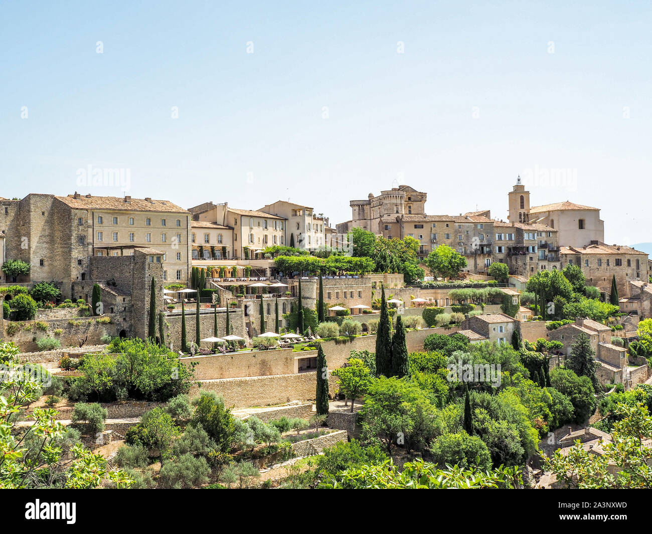 Hilltop village of Gordes in Provence, France Stock Photo - Alamy