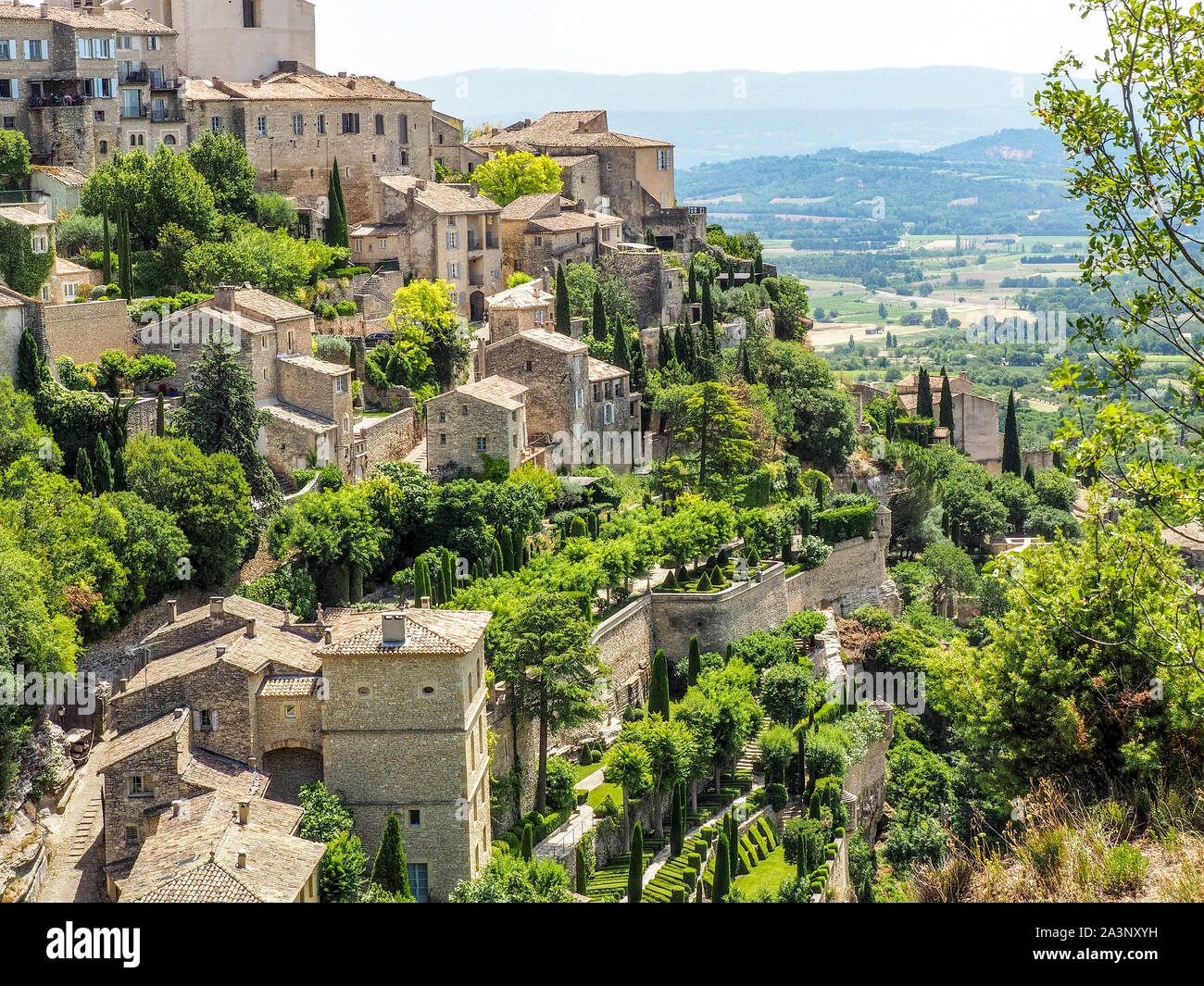 Hilltop village of Gordes in Provence, France Stock Photo - Alamy