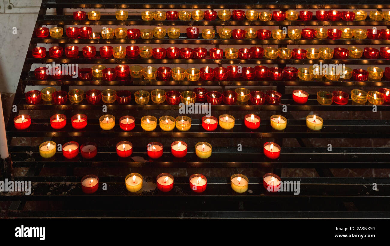 Votive candle rack hi-res stock photography and images - Alamy