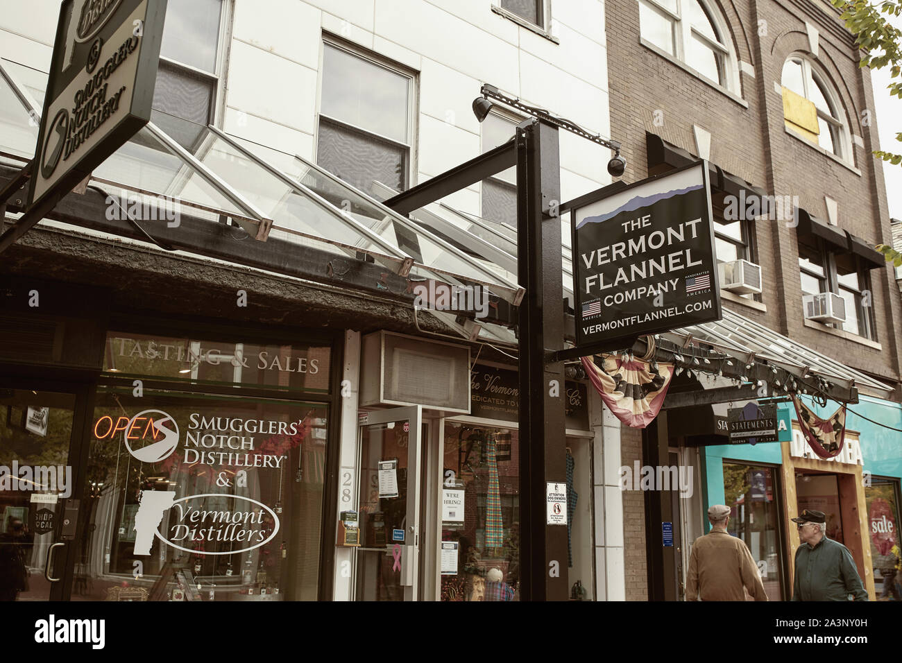 Burlington storefront hi-res stock photography and images - Alamy