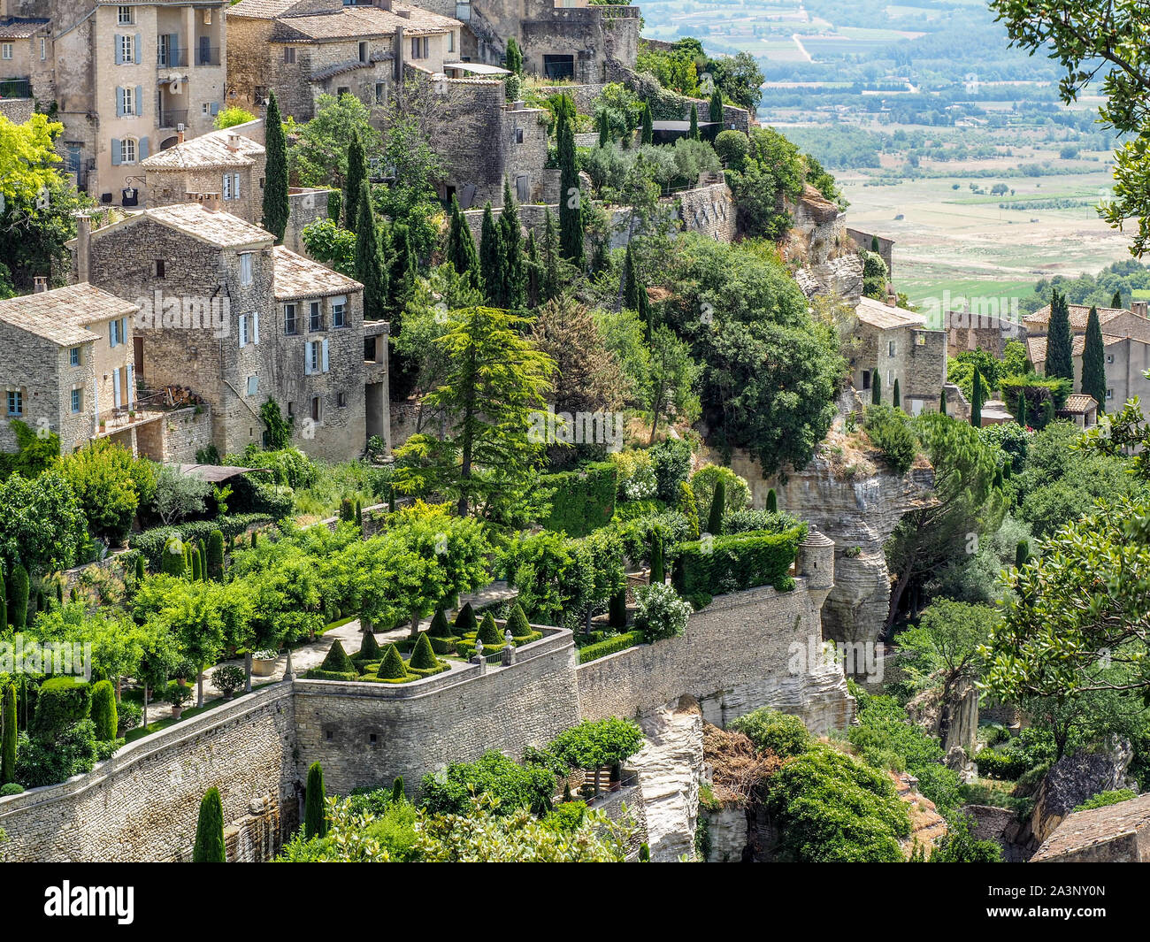 Hilltop village of Gordes in Provence, France Stock Photo - Alamy