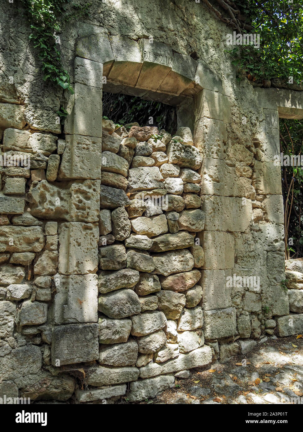 Arched Doorway In Medieval Stone High Resolution Stock Photography and ...
