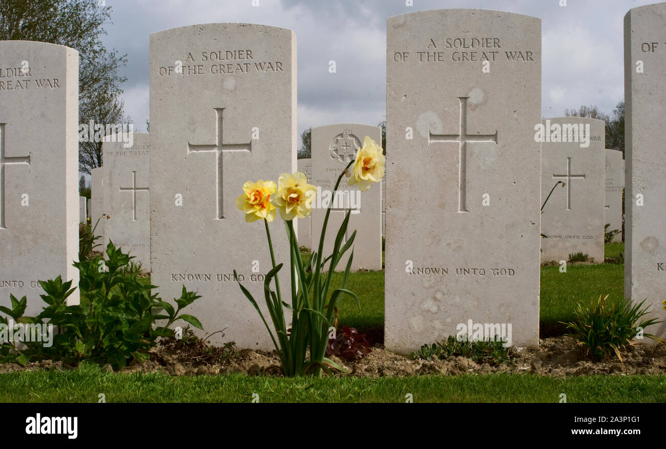 World war 1 graves hi-res stock photography and images - Alamy