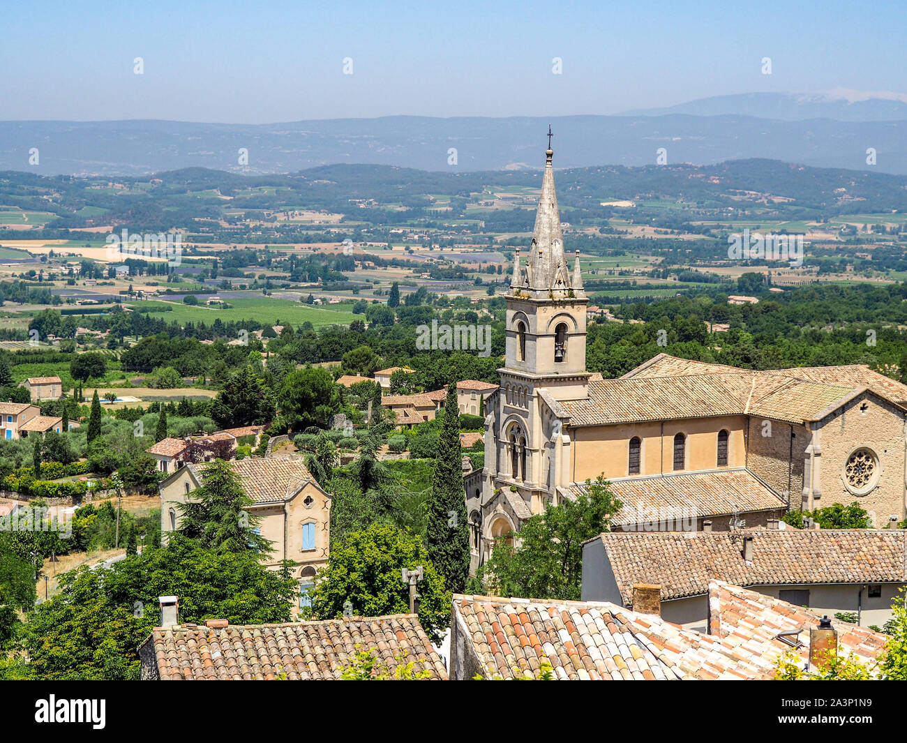 Hillside village of Bonnieux, France Stock Photo - Alamy