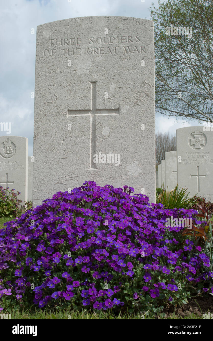 World war 1 graves hi-res stock photography and images - Alamy
