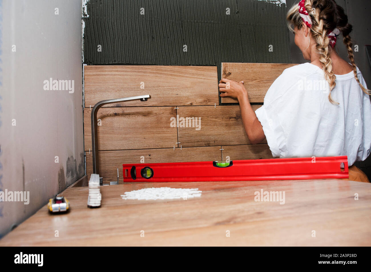Female tiler hi-res stock photography and images - Alamy
