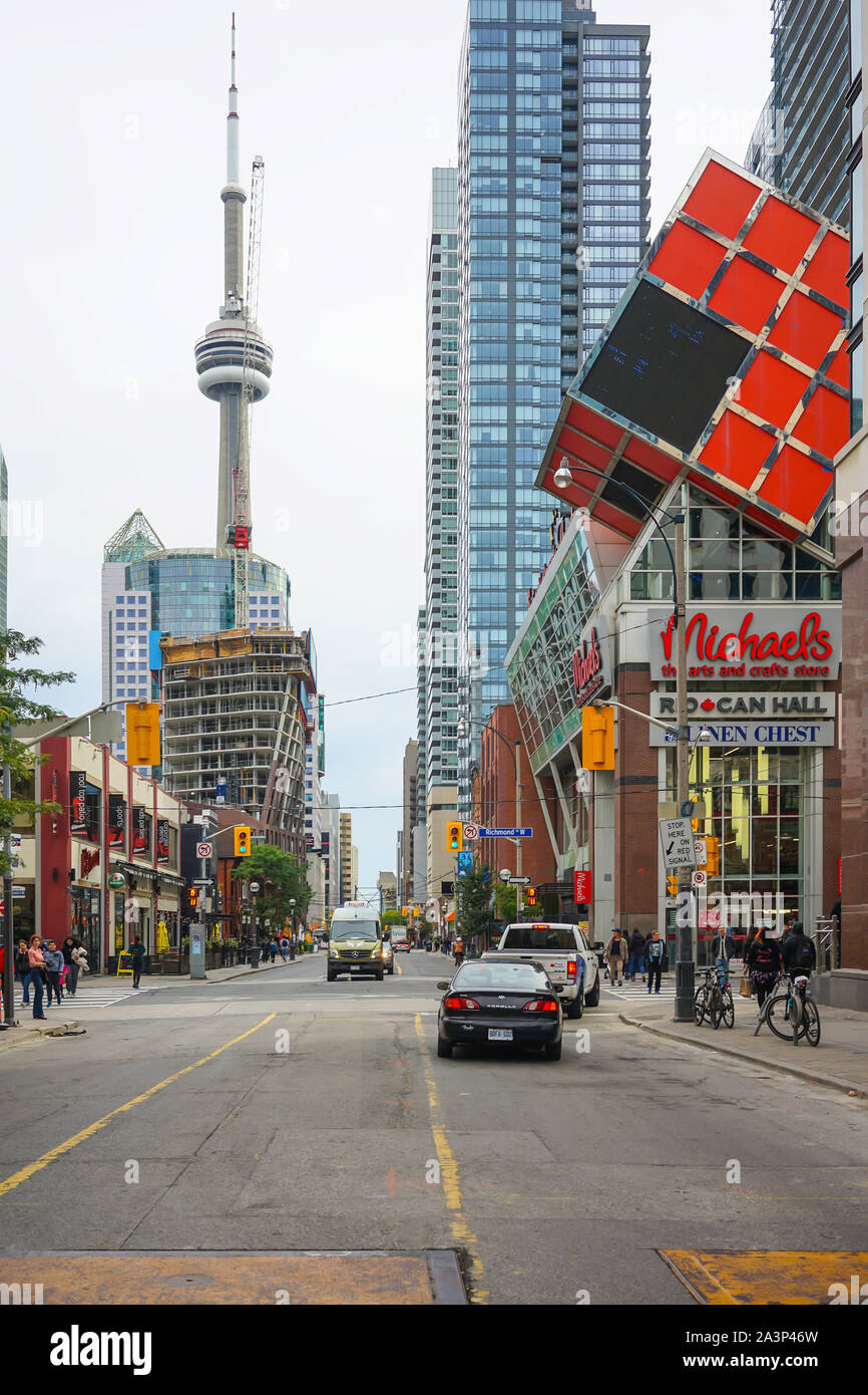 Toronto business centre streets hi-res stock photography and images - Alamy