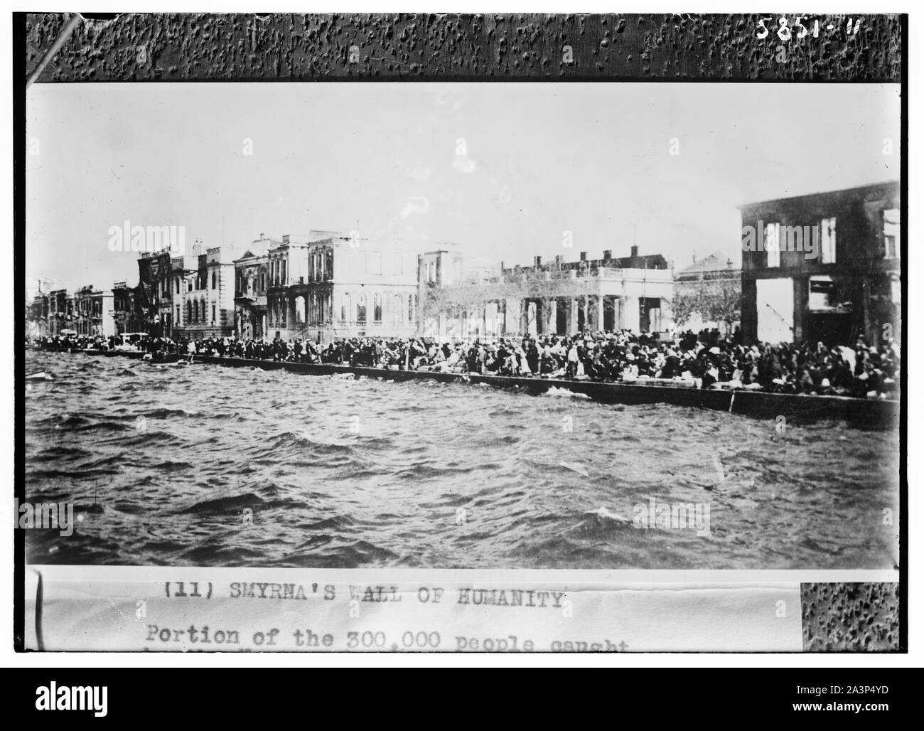 000 people here Cut Out Stock Images & Pictures - Alamy