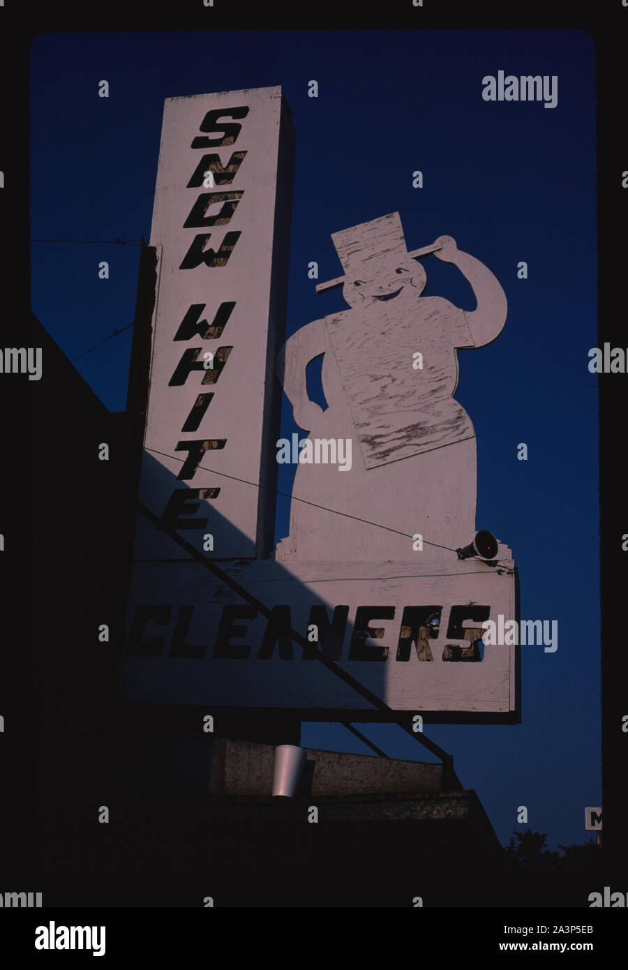 Snow white cleaners hi-res stock photography and images - Alamy