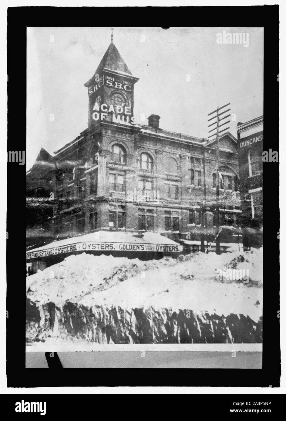 City snow scenery Cut Out Stock Images & Pictures - Alamy